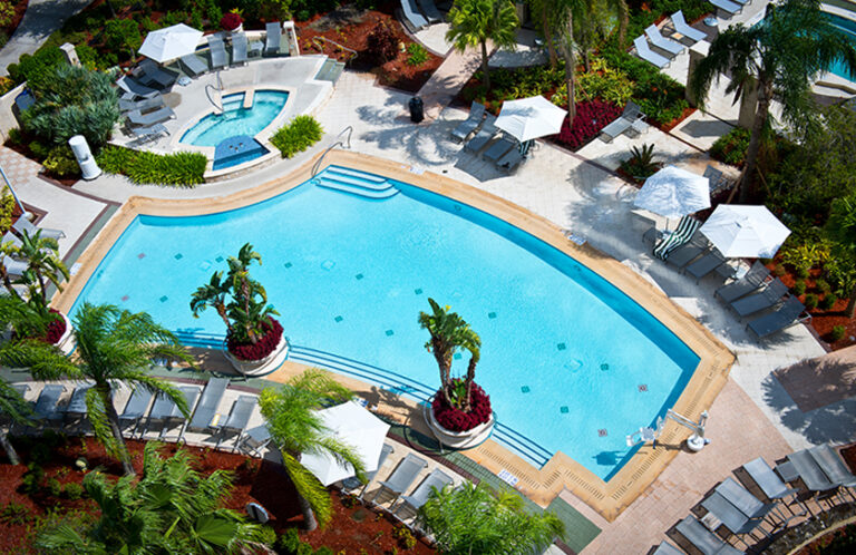 Pools, Lazy River & Private Cabanas - The Hilton Orlando